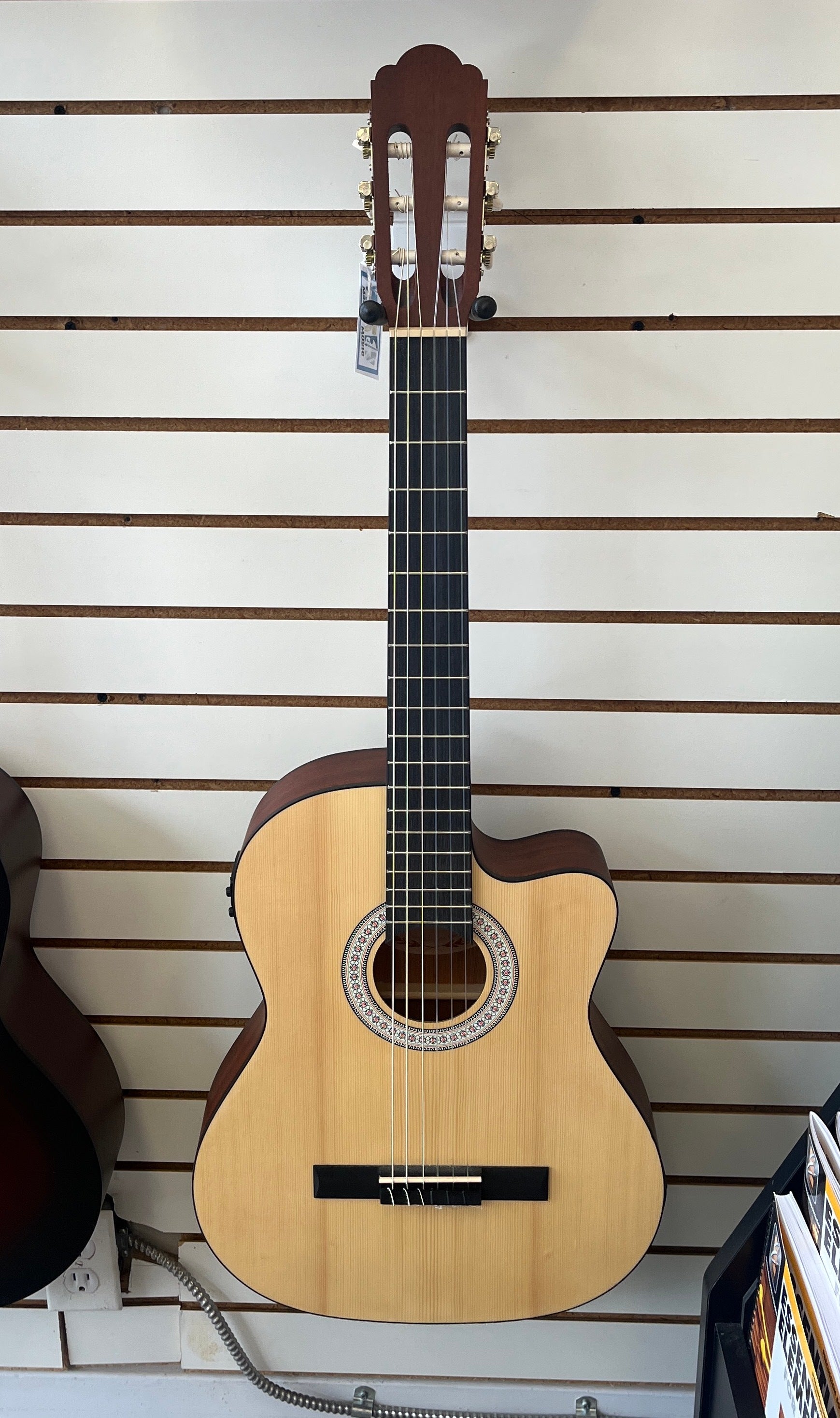 Classical Thin Cutaway CM-100CTCE | Max Lee Music